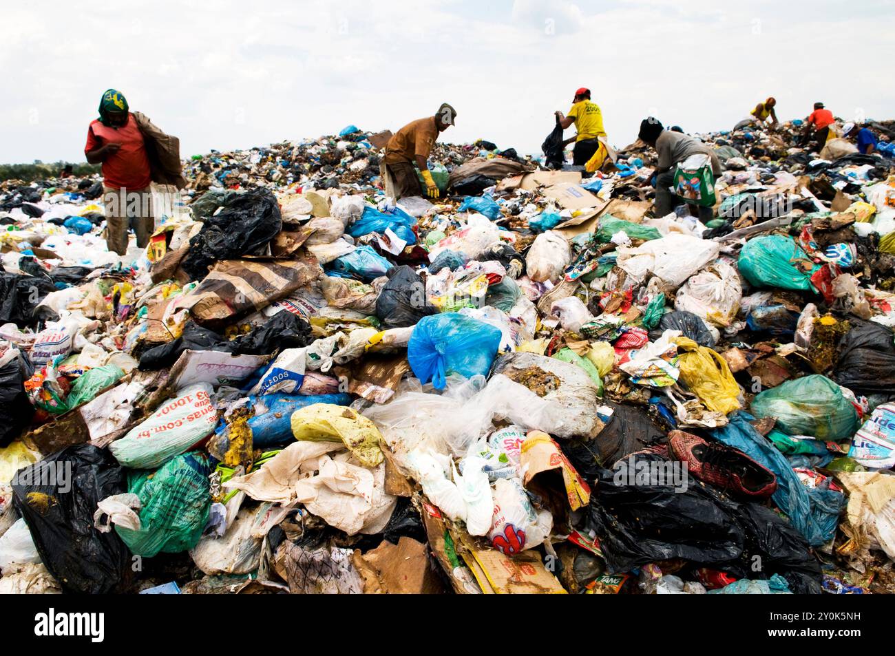 workers in the big garbage dump near Brasilia Stock Photo - Alamy