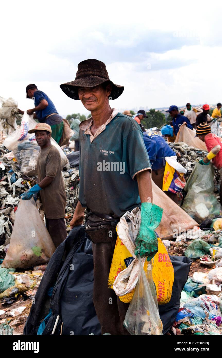 workers in the big garbage dump near Brasilia Stock Photo - Alamy