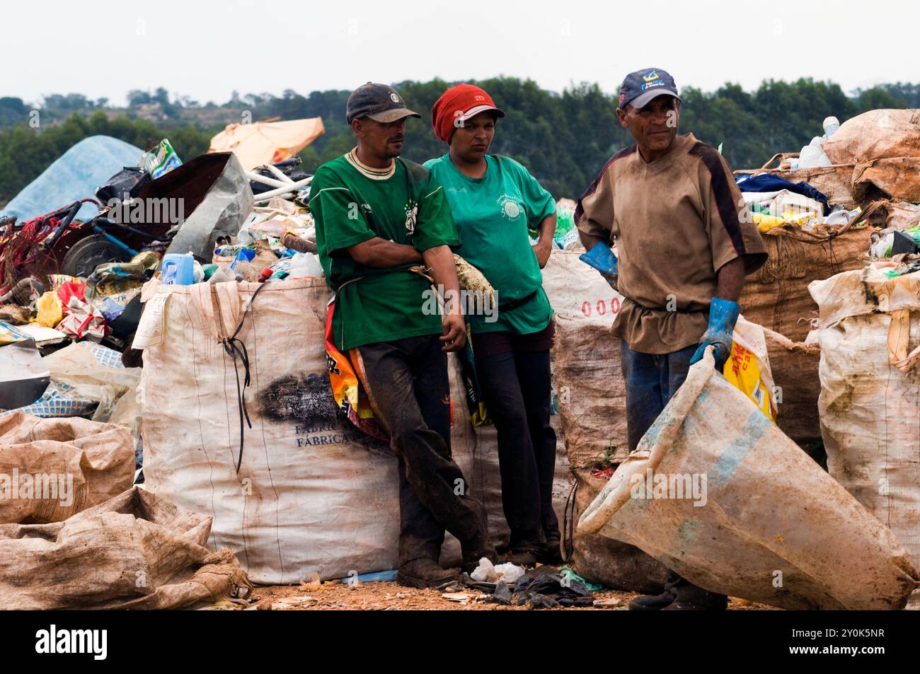 workers in the big garbage dump near Brasilia Stock Photo - Alamy