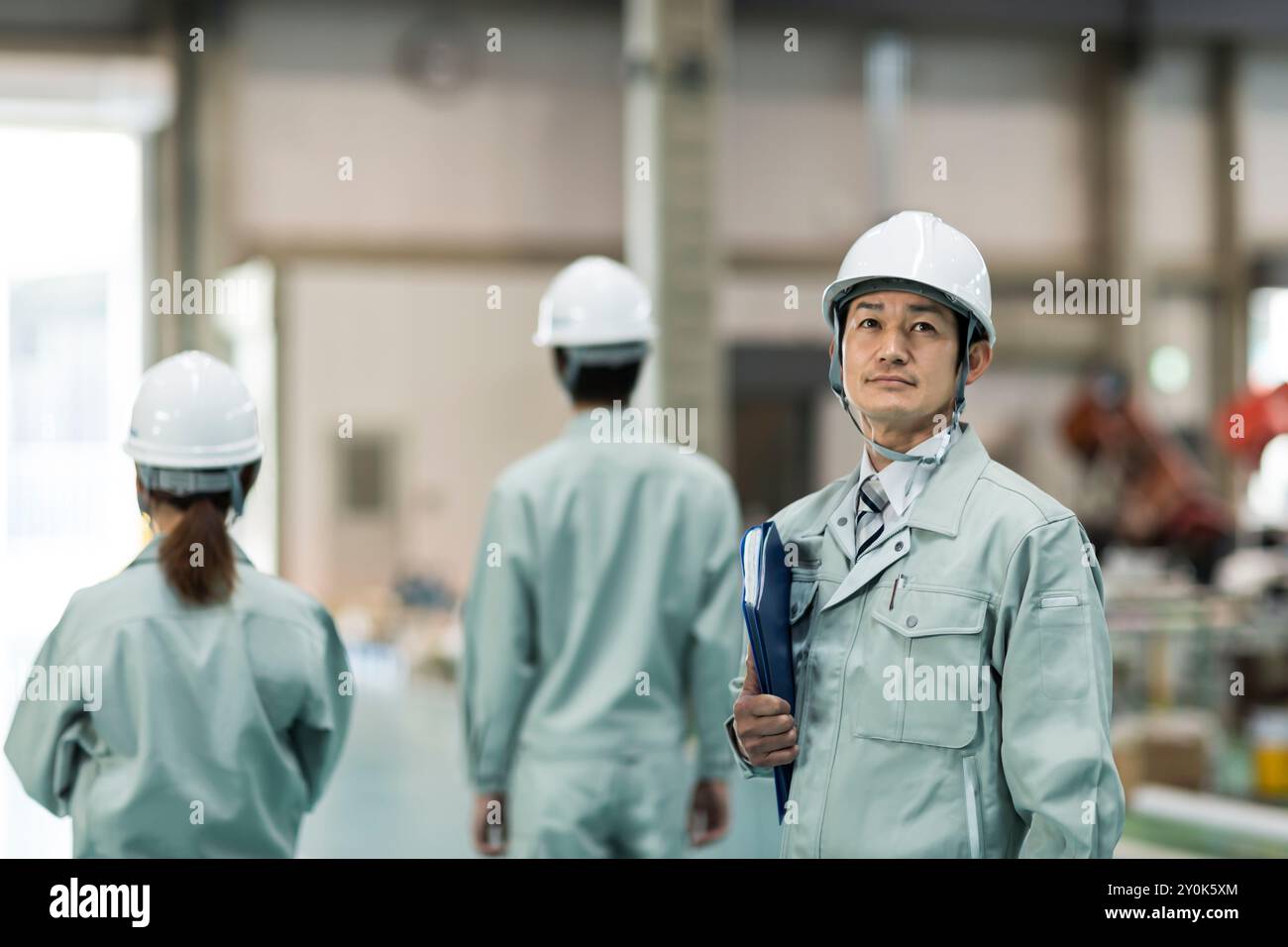 Worker man?looking back Stock Photo - Alamy