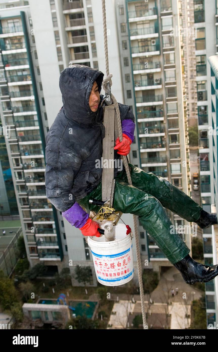 Rope access window cleaning hi-res stock photography and images - Alamy
