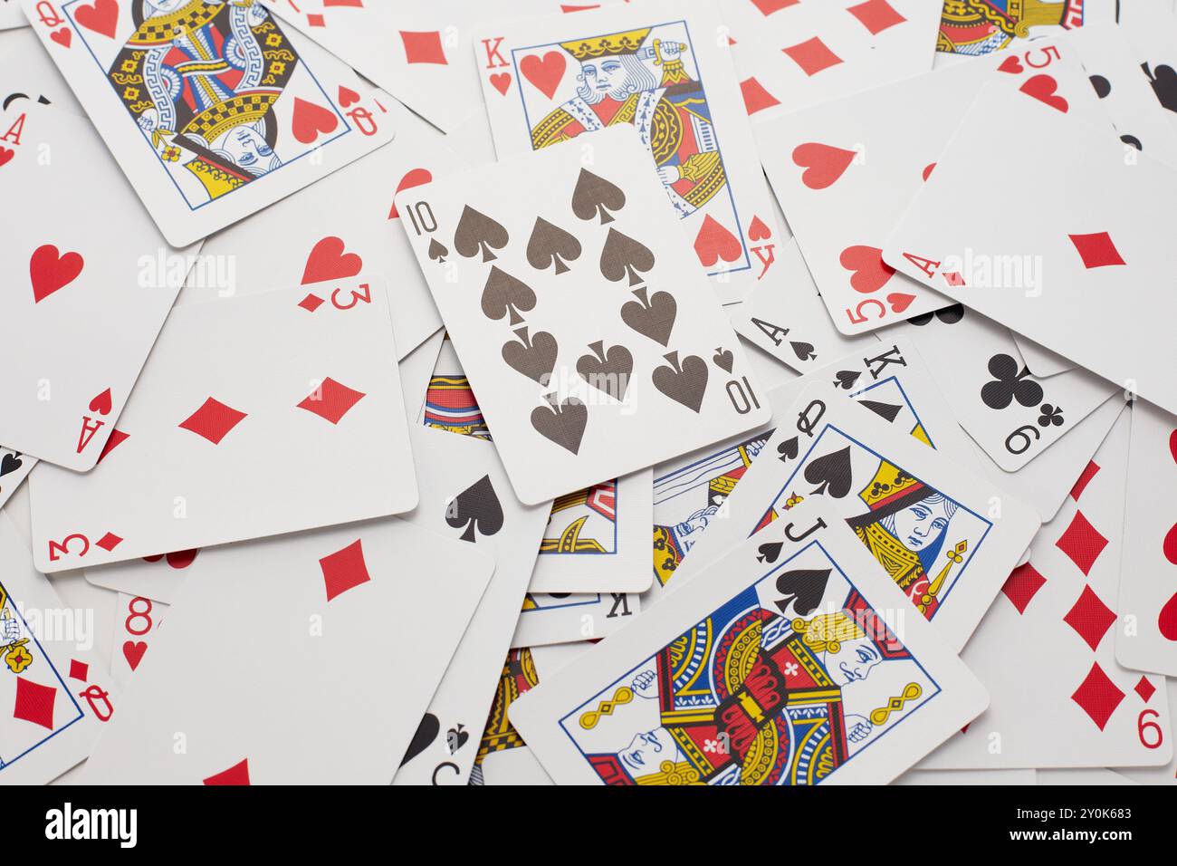 Scattered playing cards hi-res stock photography and images - Alamy