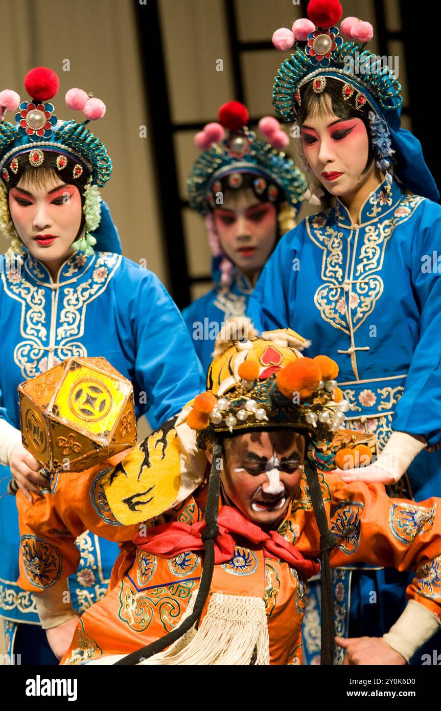 Chinese Kunqu opera performer during the show Stock Photo - Alamy
