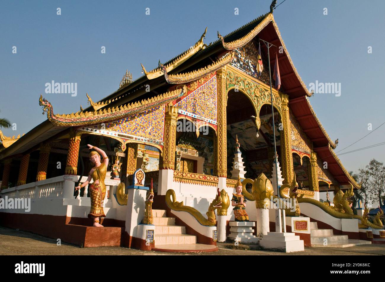 Vat chom khao manilat hi-res stock photography and images - Alamy