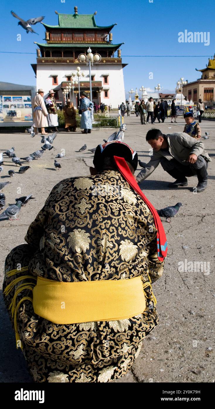 Mongolian nomads visit the Gandantegchinlen Monastery in Ulaanbaatar ...