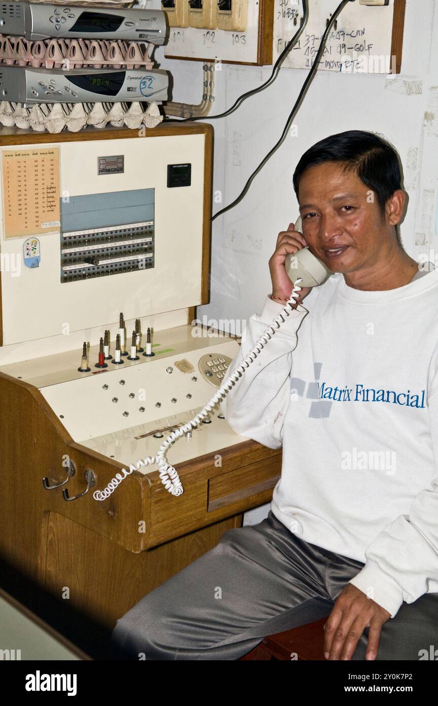A hotel receptionist uses a very old telephone switchboard Stock Photo ...
