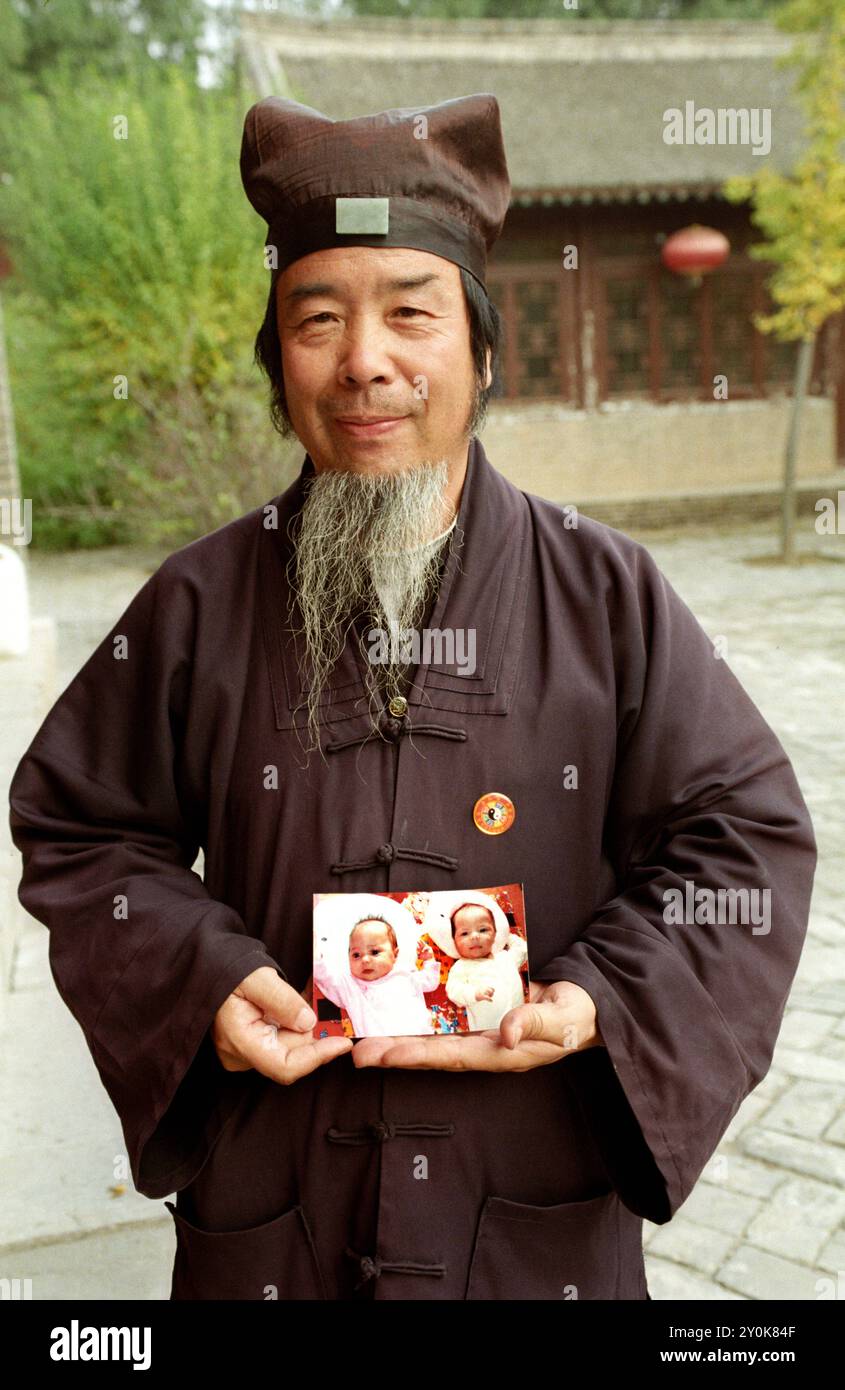 Taoist priest dress temple hi-res stock photography and images - Alamy