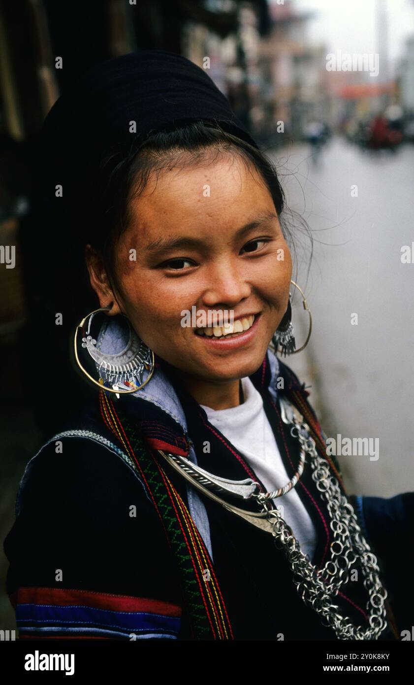 The black Hmong ethnic group live in North west Vietnam in and around ...