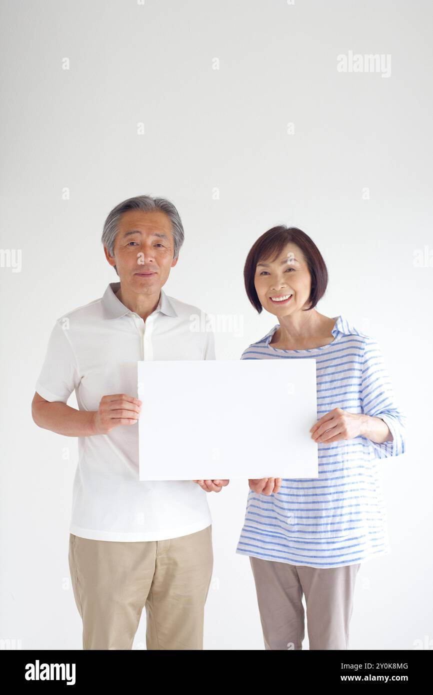 Family with white board hi-res stock photography and images - Alamy