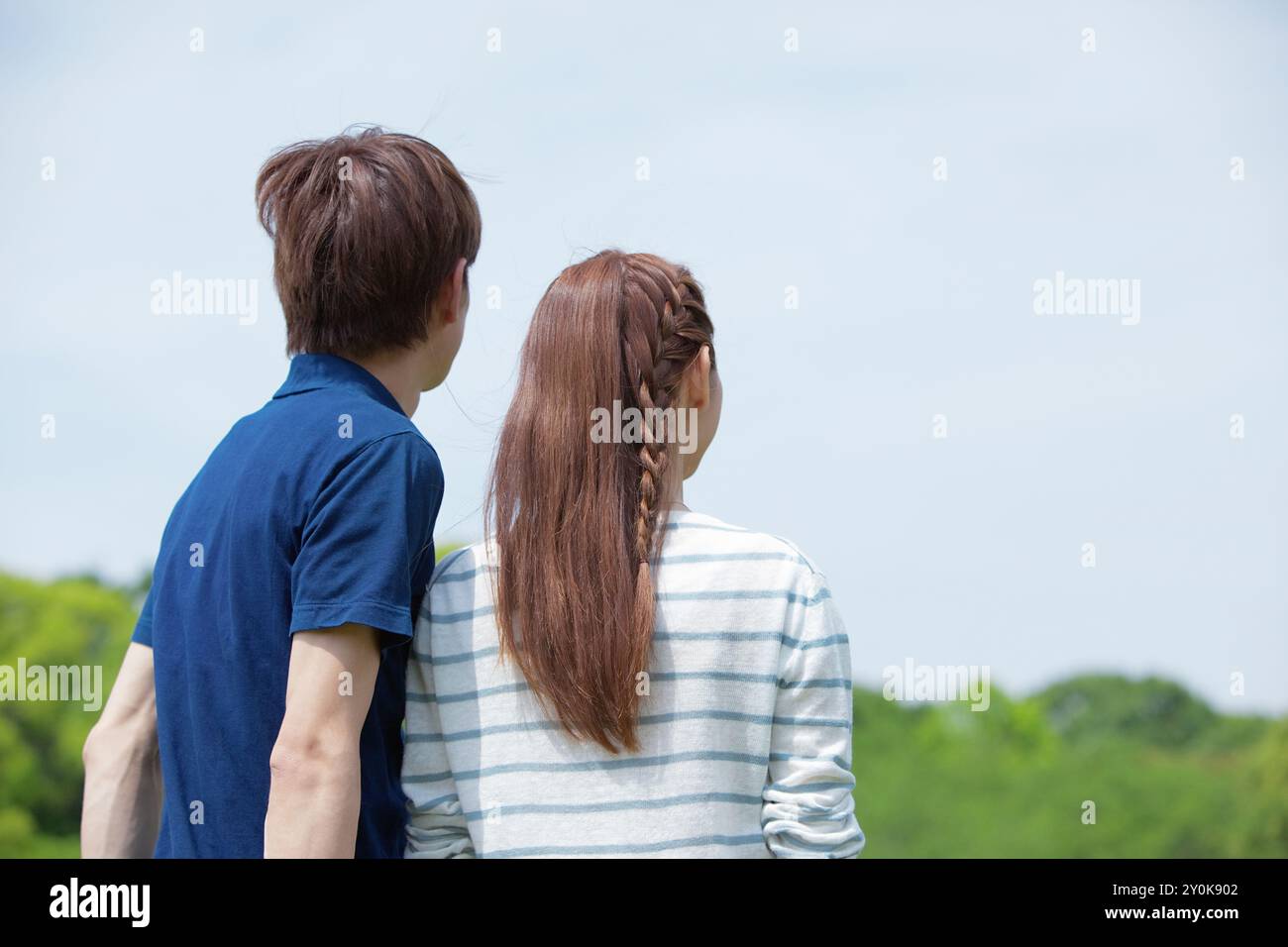 Couple from behind hi-res stock photography and images - Alamy