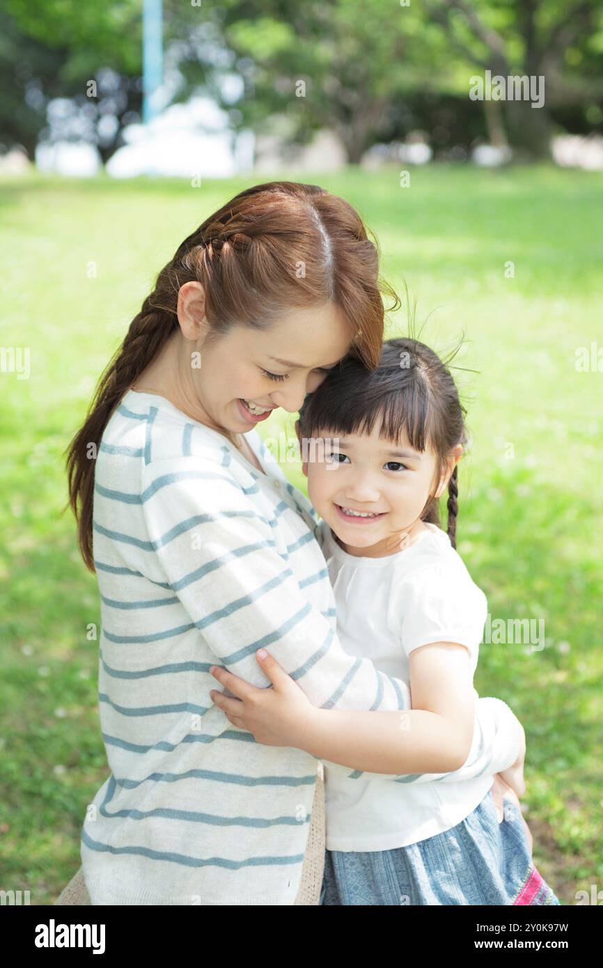 Mother hugging daughter Stock Photo - Alamy