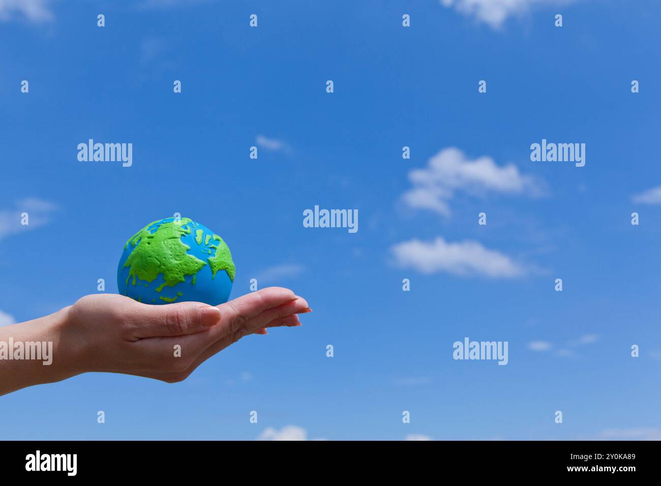 Hand holding a globe Stock Photo - Alamy