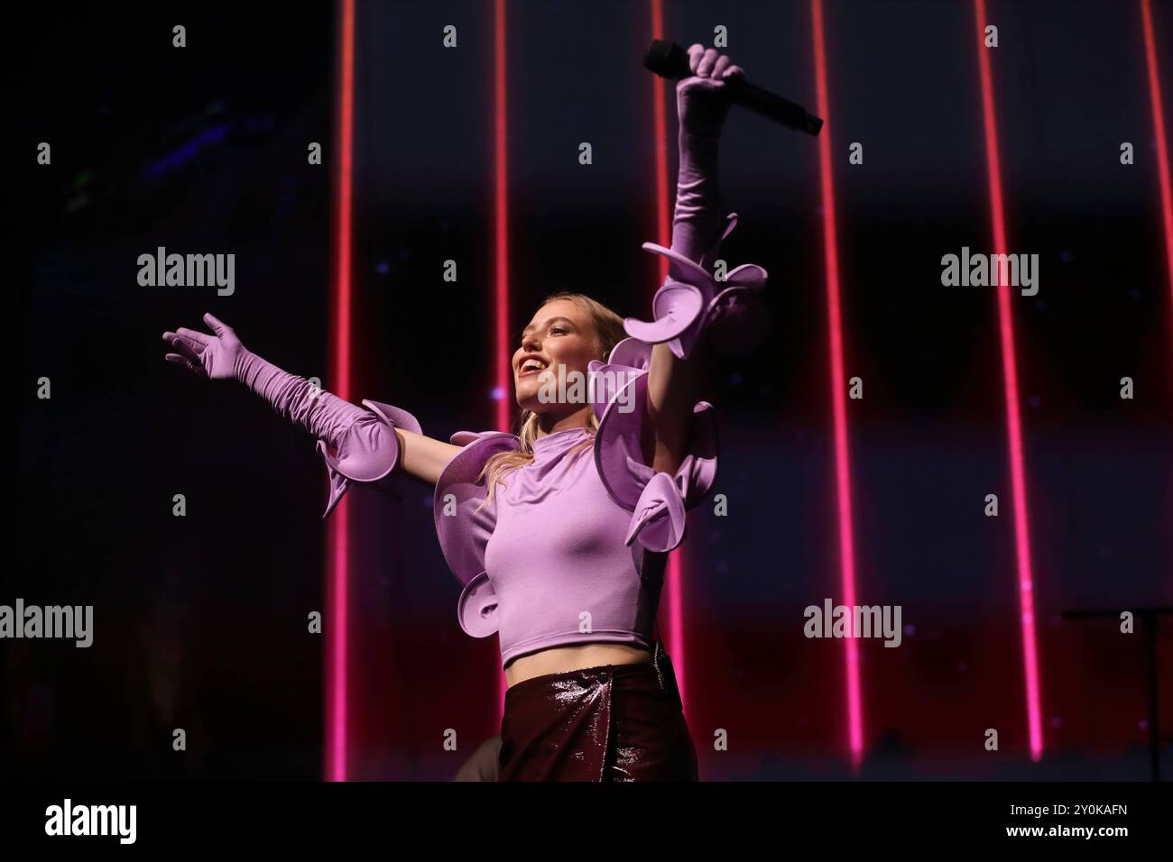 Lea-Marie Becker alias Lea bei einem Konzert in der Max-Schmeling-Halle in Berlin, 2. September ...