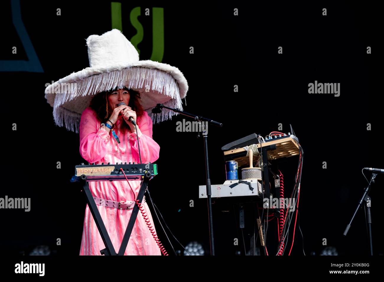 MERMAID CHUNKY, CONCERT, 2024: Freya Tate from the eccentric band ...