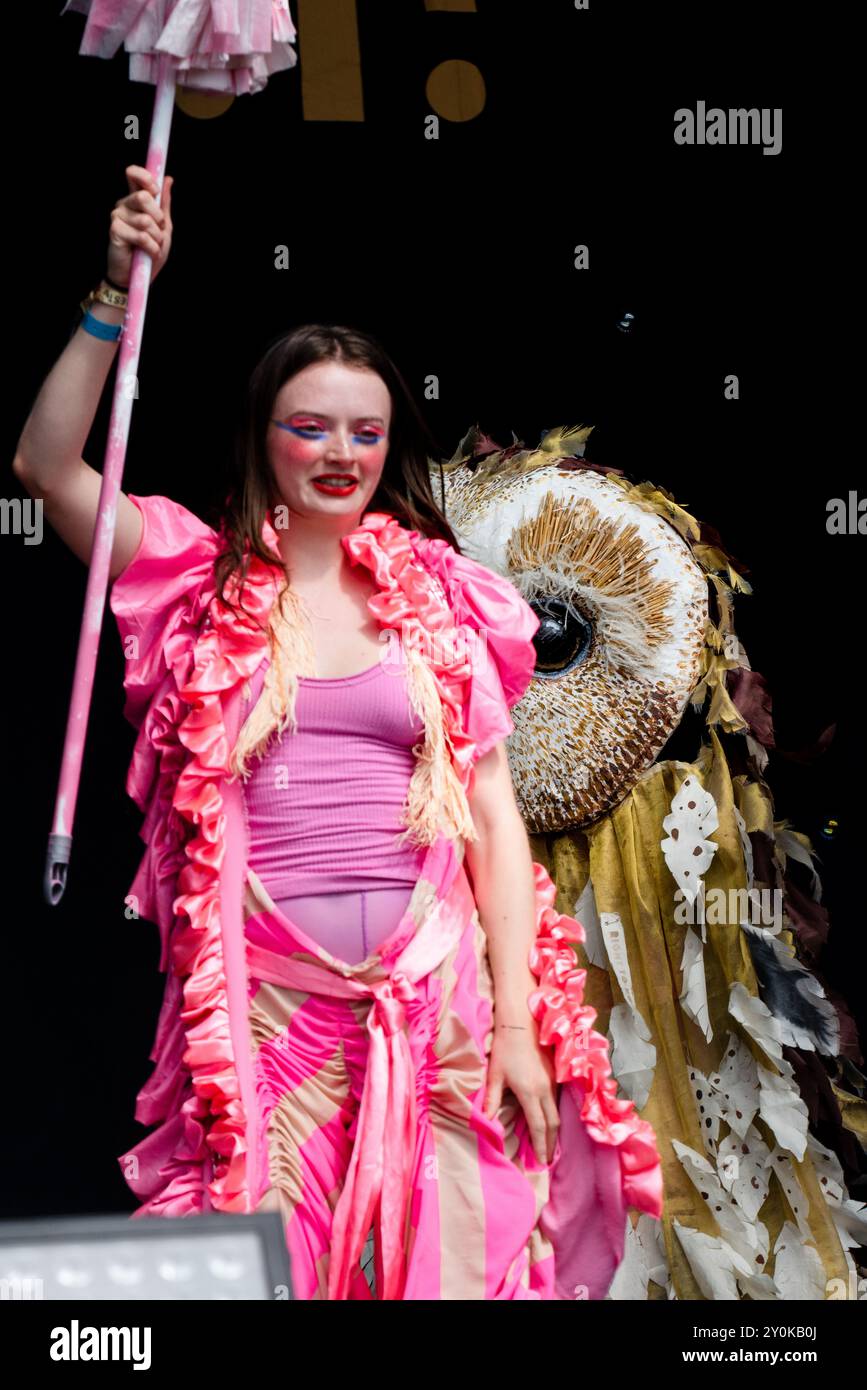 MERMAID CHUNKY, CONCERT, 2024: Moina Moin from the eccentric band ...