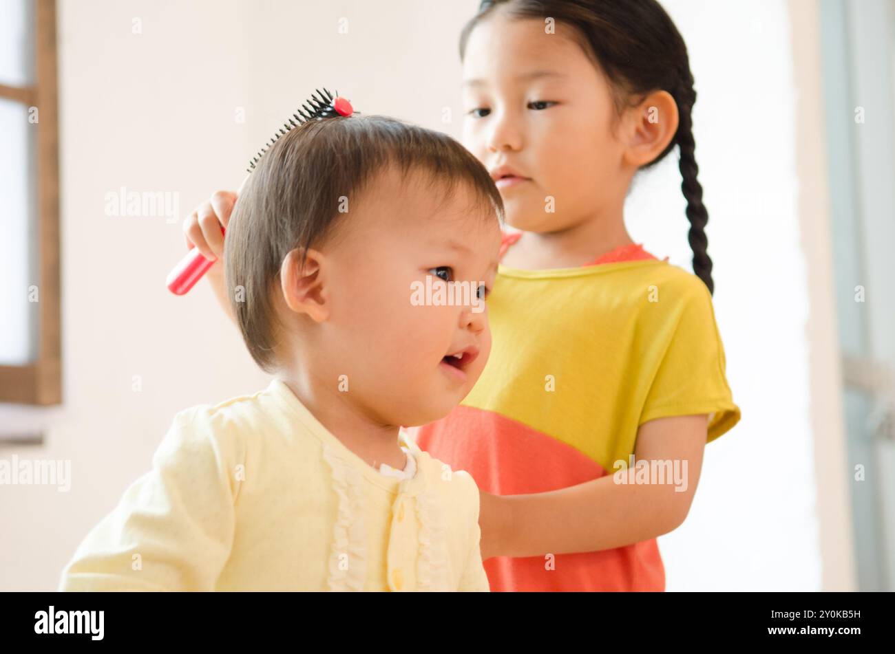 Sisters who are playing beauty parlor game Stock Photo - Alamy