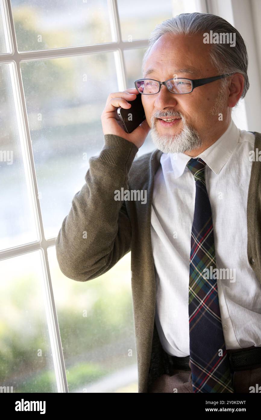 Senior man making a phone call Stock Photo - Alamy