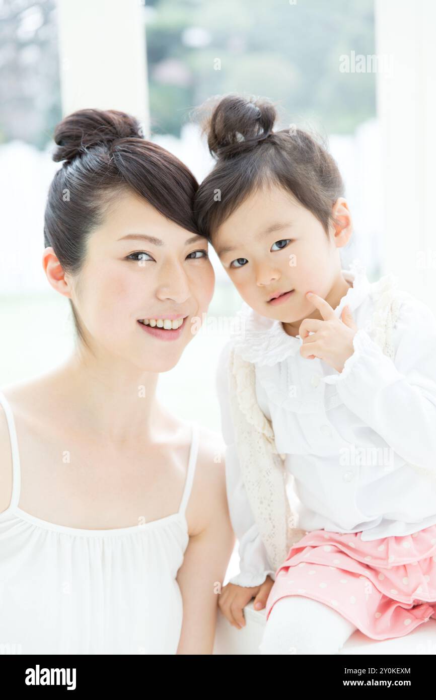 Mother and daughter at a beauty salon Stock Photo - Alamy