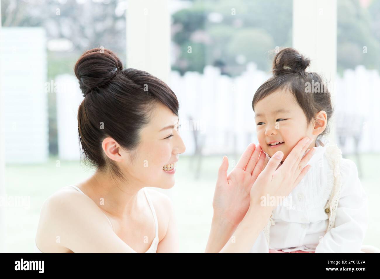 Mother and daughter at a beauty salon Stock Photo - Alamy