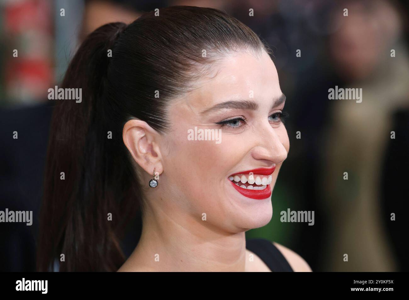 Eve Hewson bei der Premiere der Netflix Mini-Serie The Perfect Couple ...