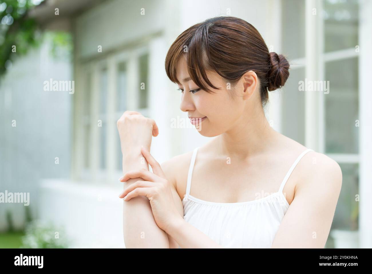 Female body body care hi-res stock photography and images - Alamy