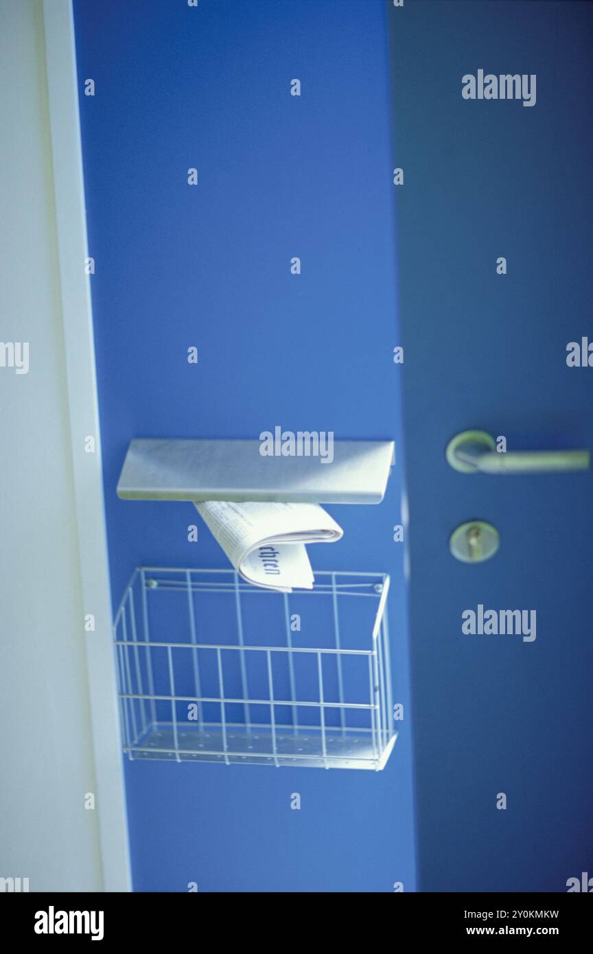 Simple box interior hi-res stock photography and images - Alamy