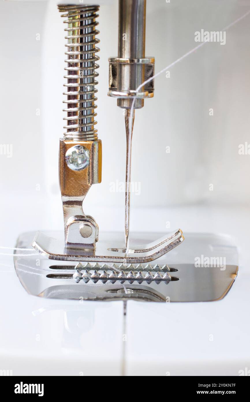 Sewing logo hi-res stock photography and images - Alamy