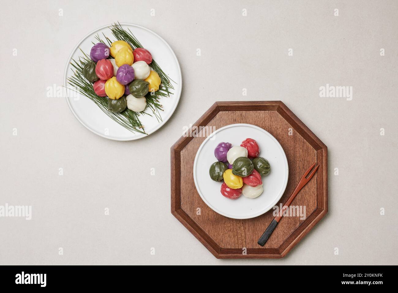 Fivecolored songpyeon plating Stock Photo - Alamy