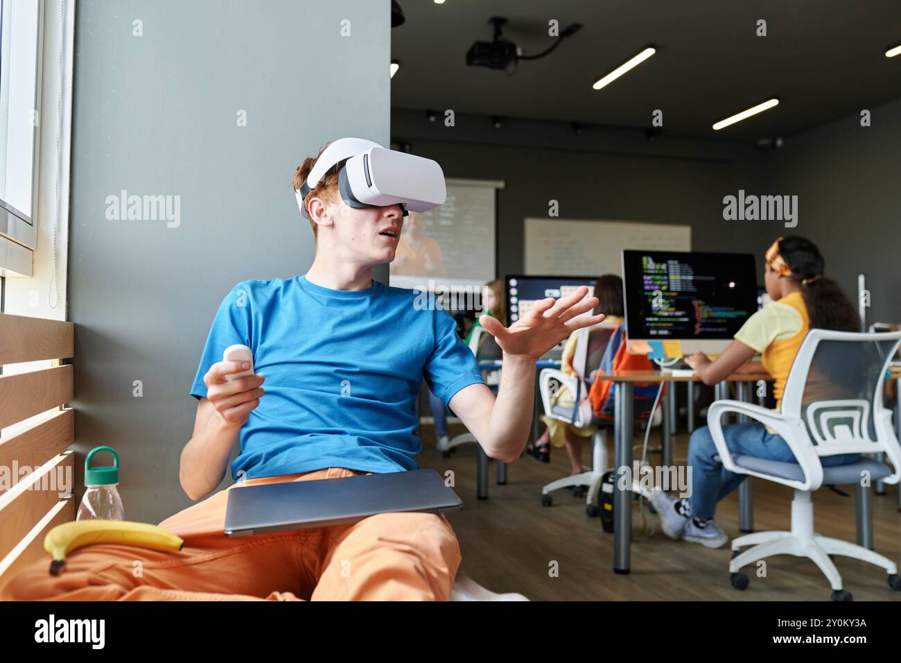 Schoolboy in vr headset hi-res stock photography and images - Alamy
