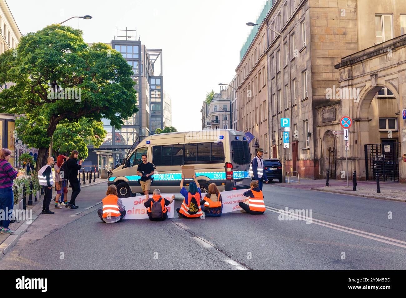 Police quickly intervene hi-res stock photography and images - Alamy