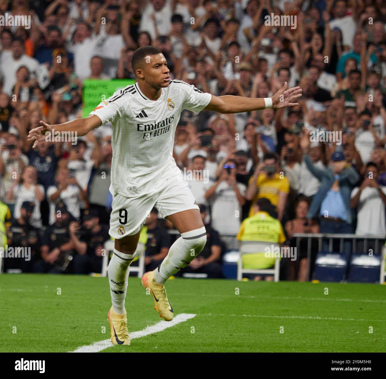 Kylian mbappé real madrid hi-res stock photography and images - Alamy