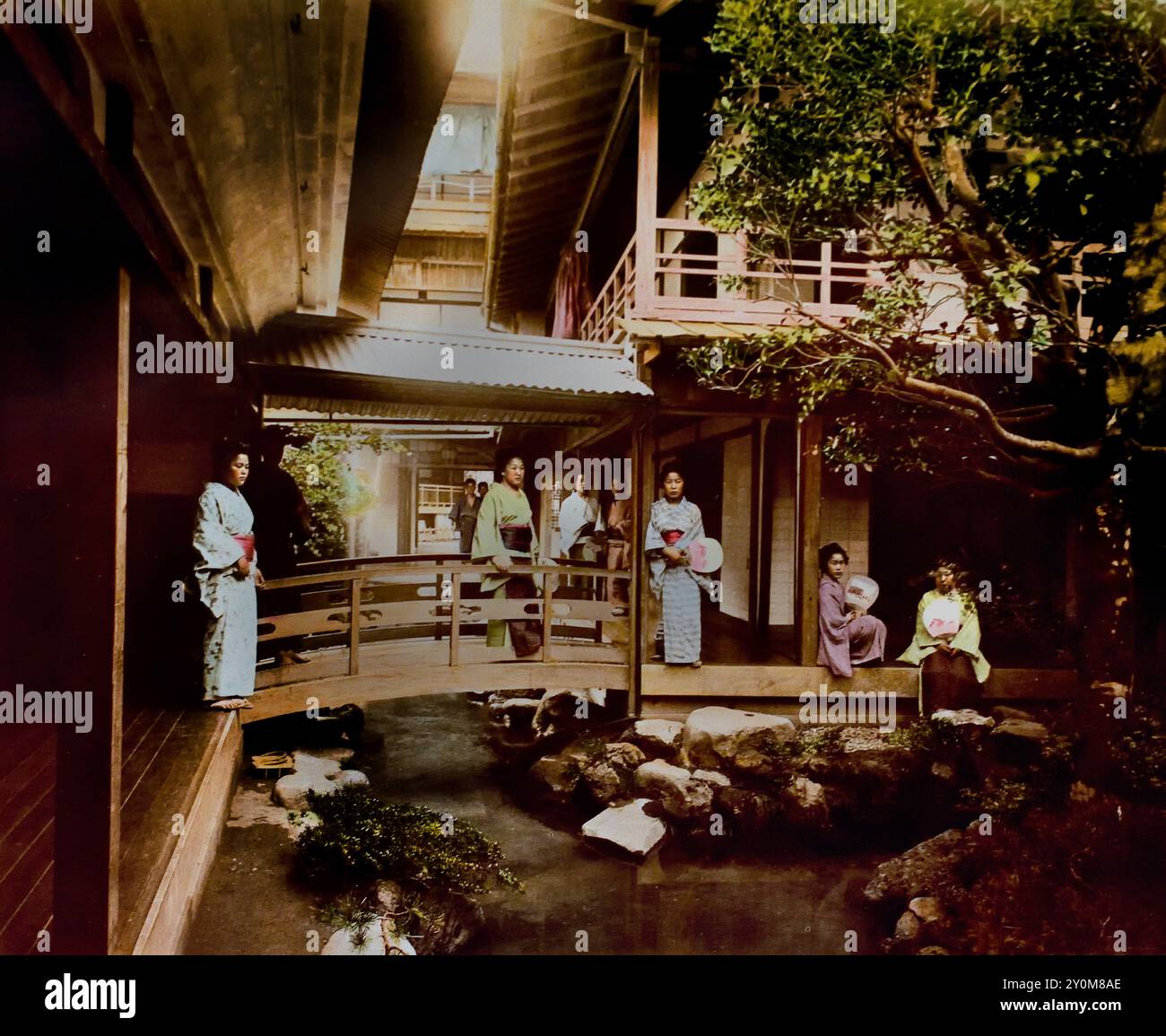 Courtyard of the Fukuzumiro Inn Tonasawa 1890 by Kusakabe Kimbei ...