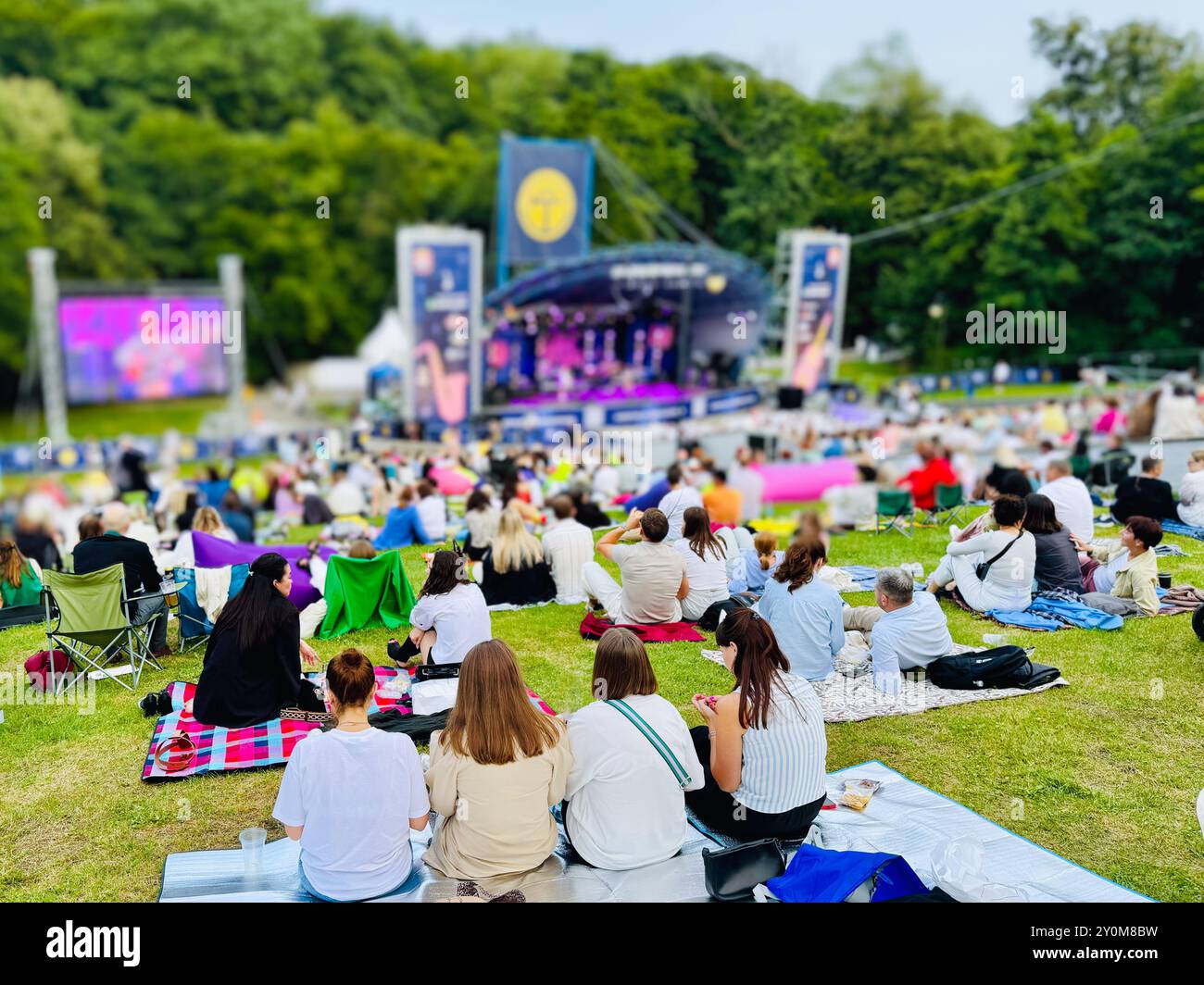 Community event on grass hi-res stock photography and images - Alamy