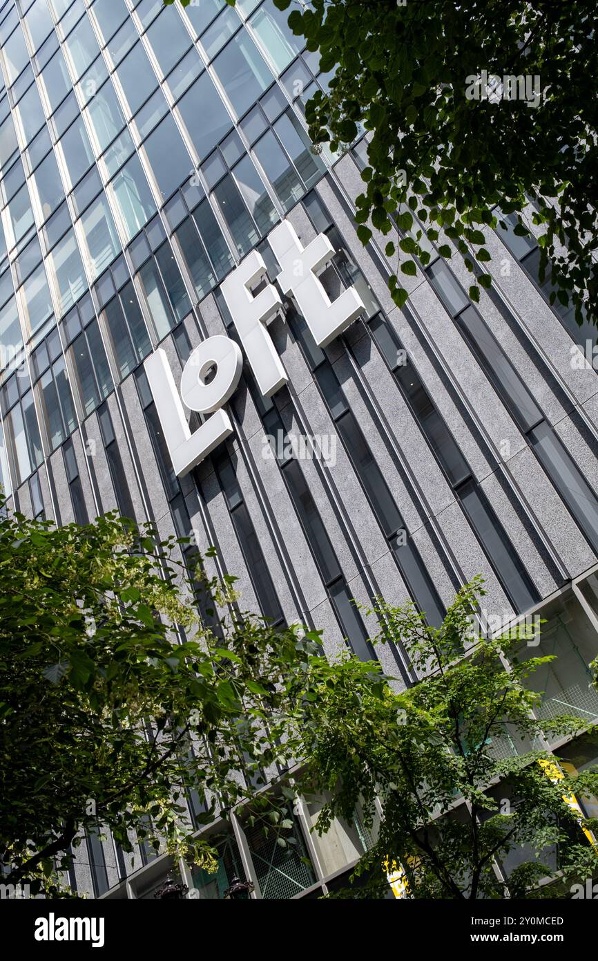 Loft store hi-res stock photography and images - Alamy