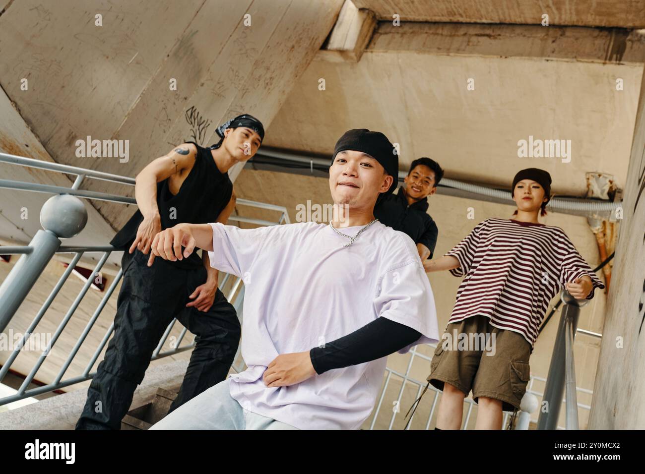 Group of young men hanging out hi-res stock photography and images - Alamy