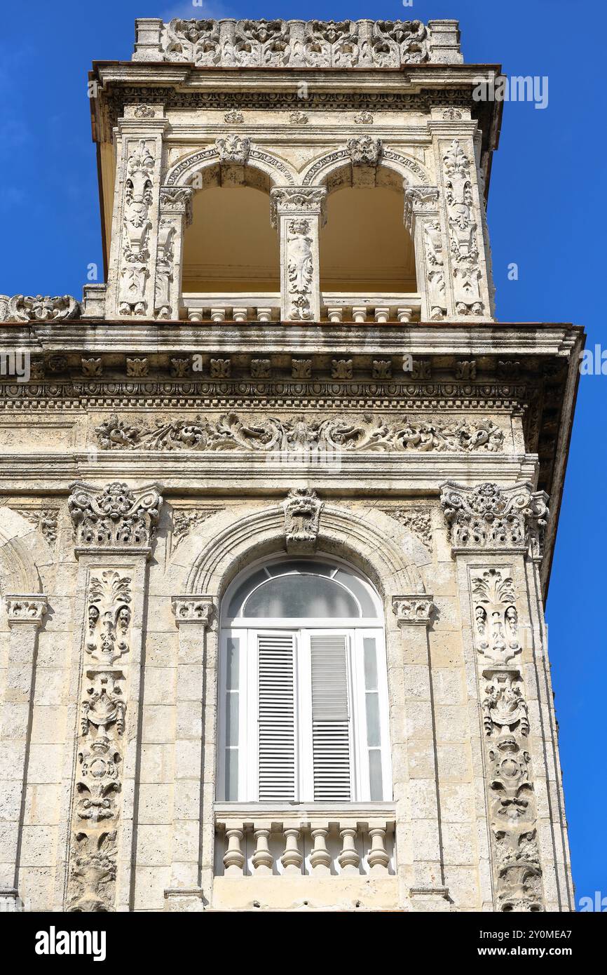 676 Top floor turret of a neo-Renaissance style building from 1914 on ...