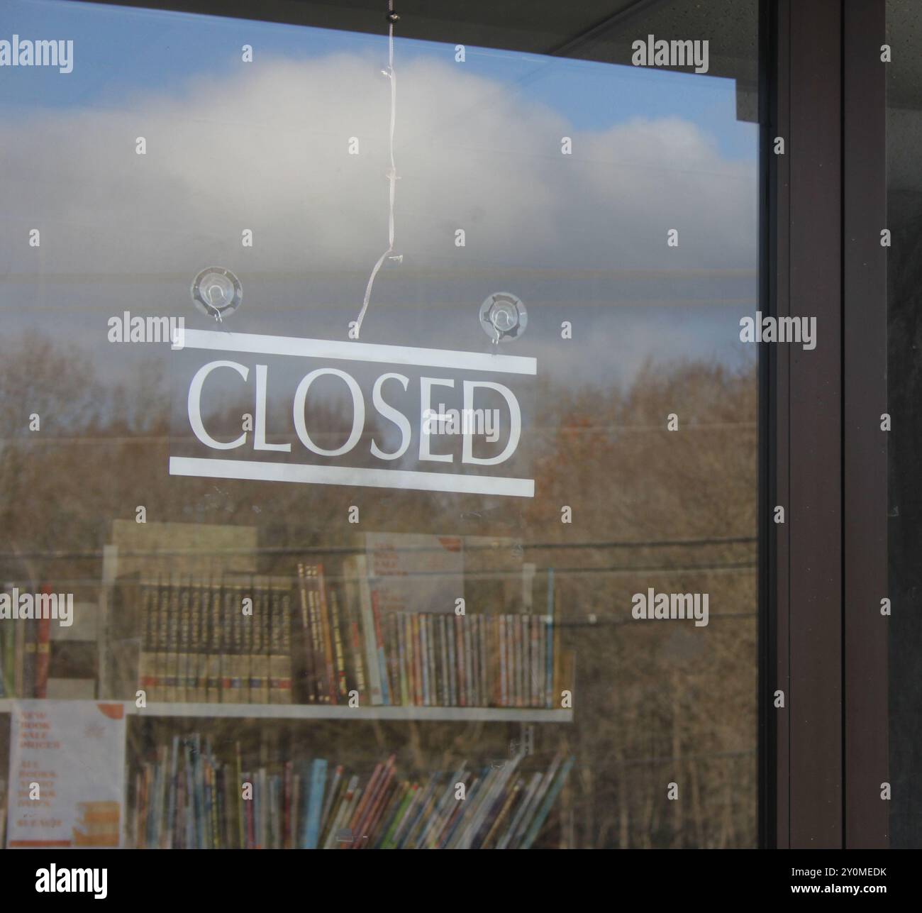 Closed Sign in Window of Community Library Stock Photo - Alamy