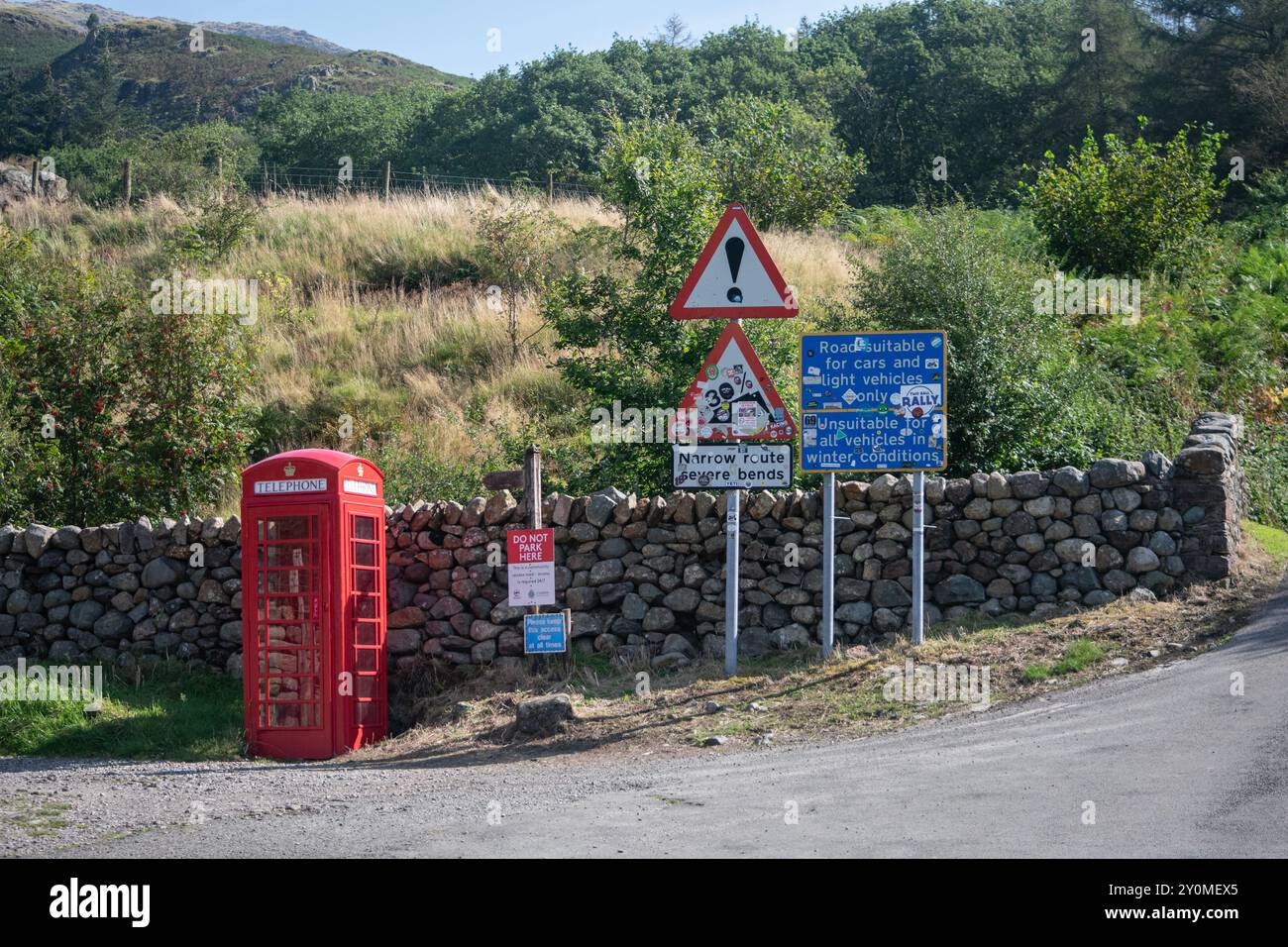 Signs warning of dangerous gradient at the base of the steep Hardknott ...