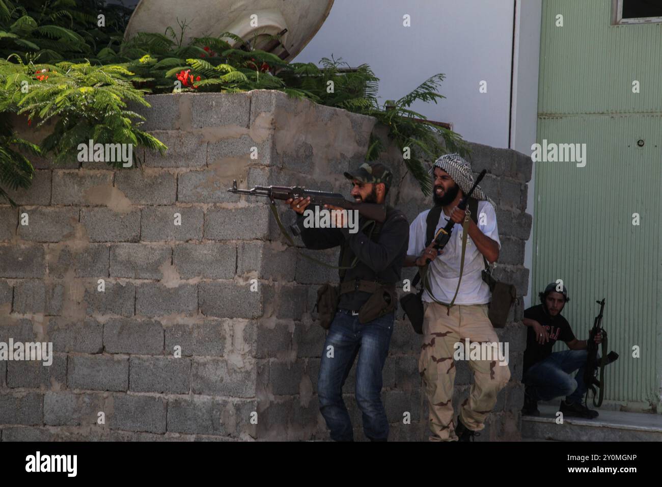 Heavy fighting in Gaddafi's last stronghold Stock Photo - Alamy