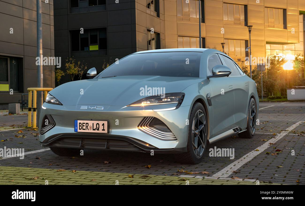 Byd car battery hi-res stock photography and images - Alamy