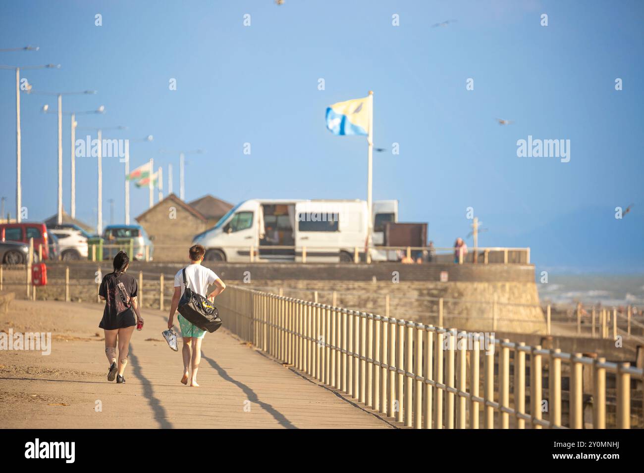 Tywyn promenade hi-res stock photography and images - Alamy
