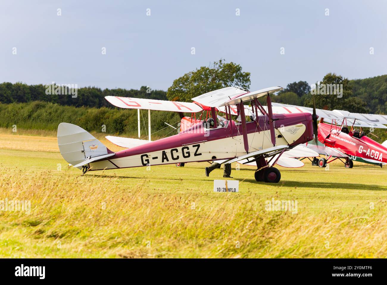 DeHavilland Tiger Moth Major, g-ACGZ lines up with Tiger 9 display team ...