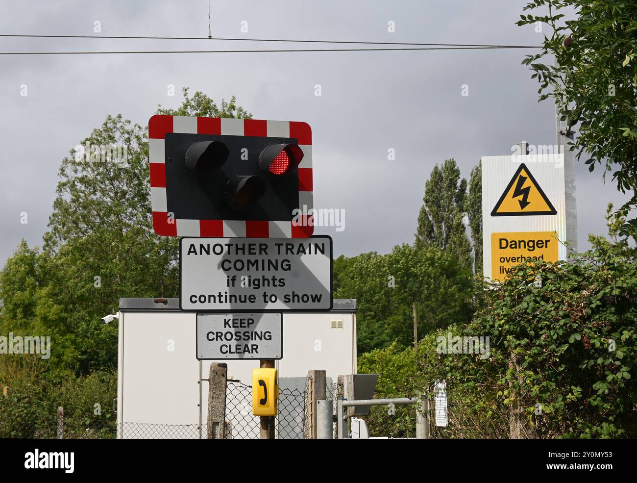 Red flashing lights railway hi-res stock photography and images - Alamy