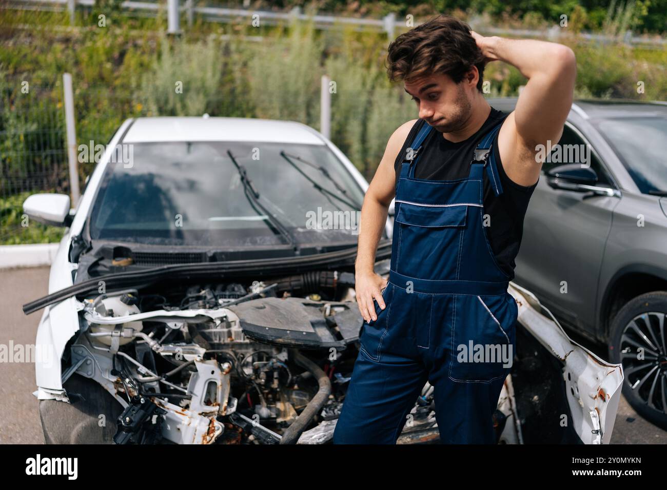 Mechanic working on front end hi-res stock photography and images - Alamy