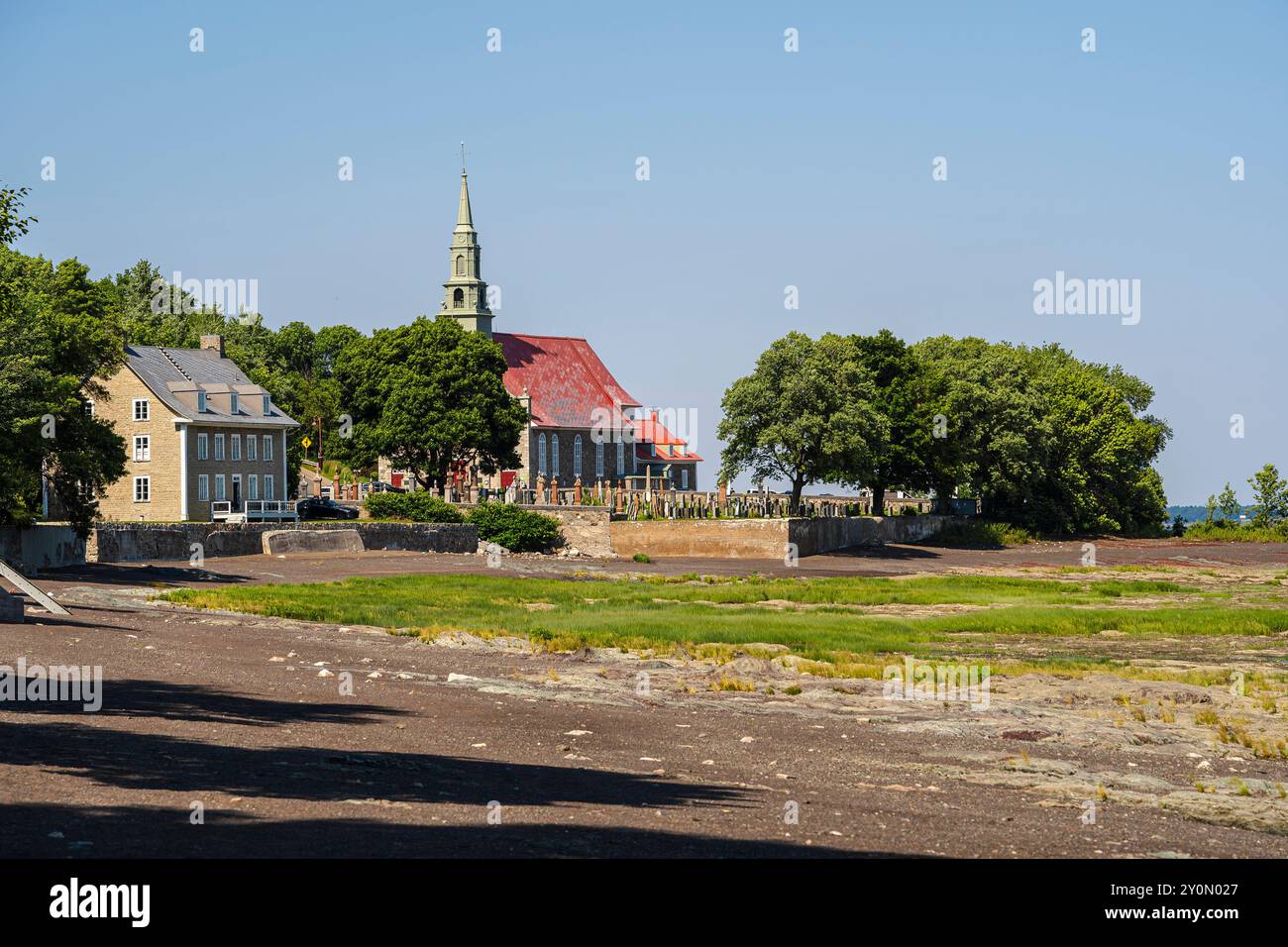 Canada quebec city red door hi-res stock photography and images - Alamy