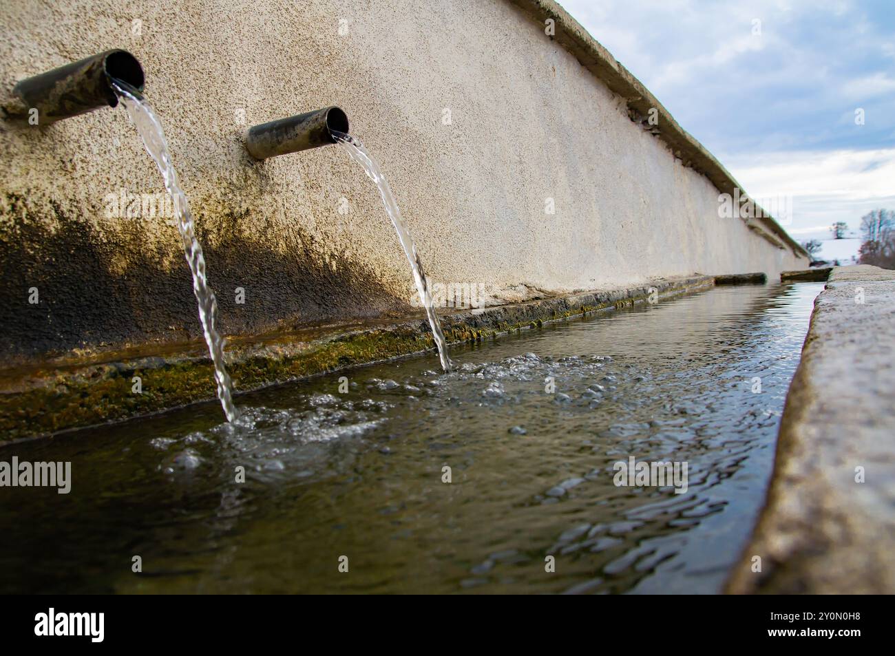 Fountain in slow motion summer hi-res stock photography and images - Alamy