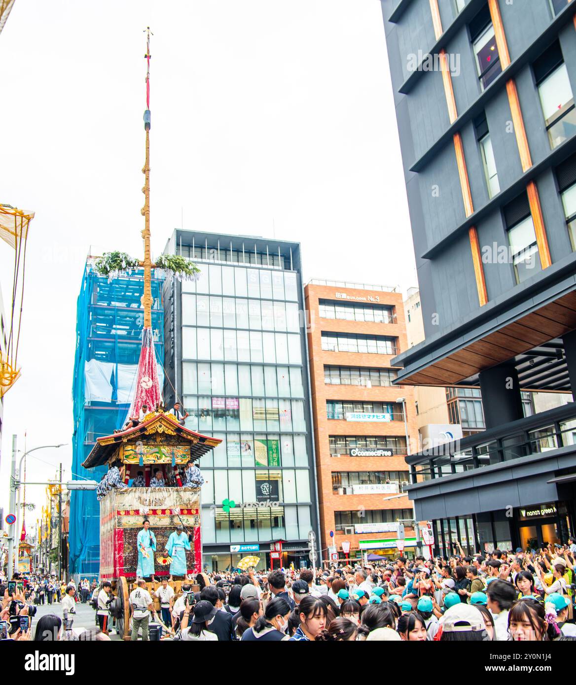 Yamahoko parade hi-res stock photography and images - Alamy