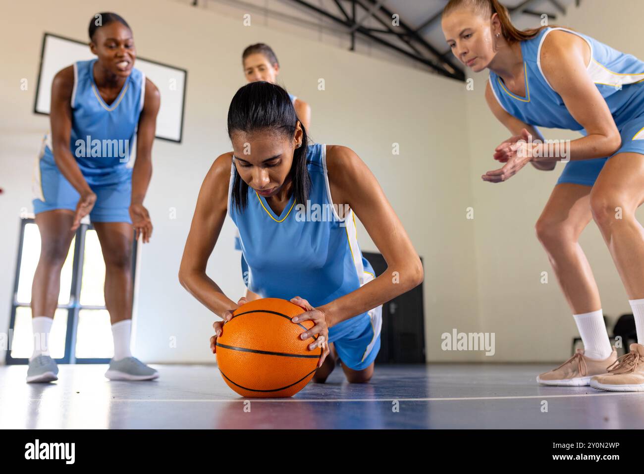 Dynamic female basketball athlete hi-res stock photography and images ...