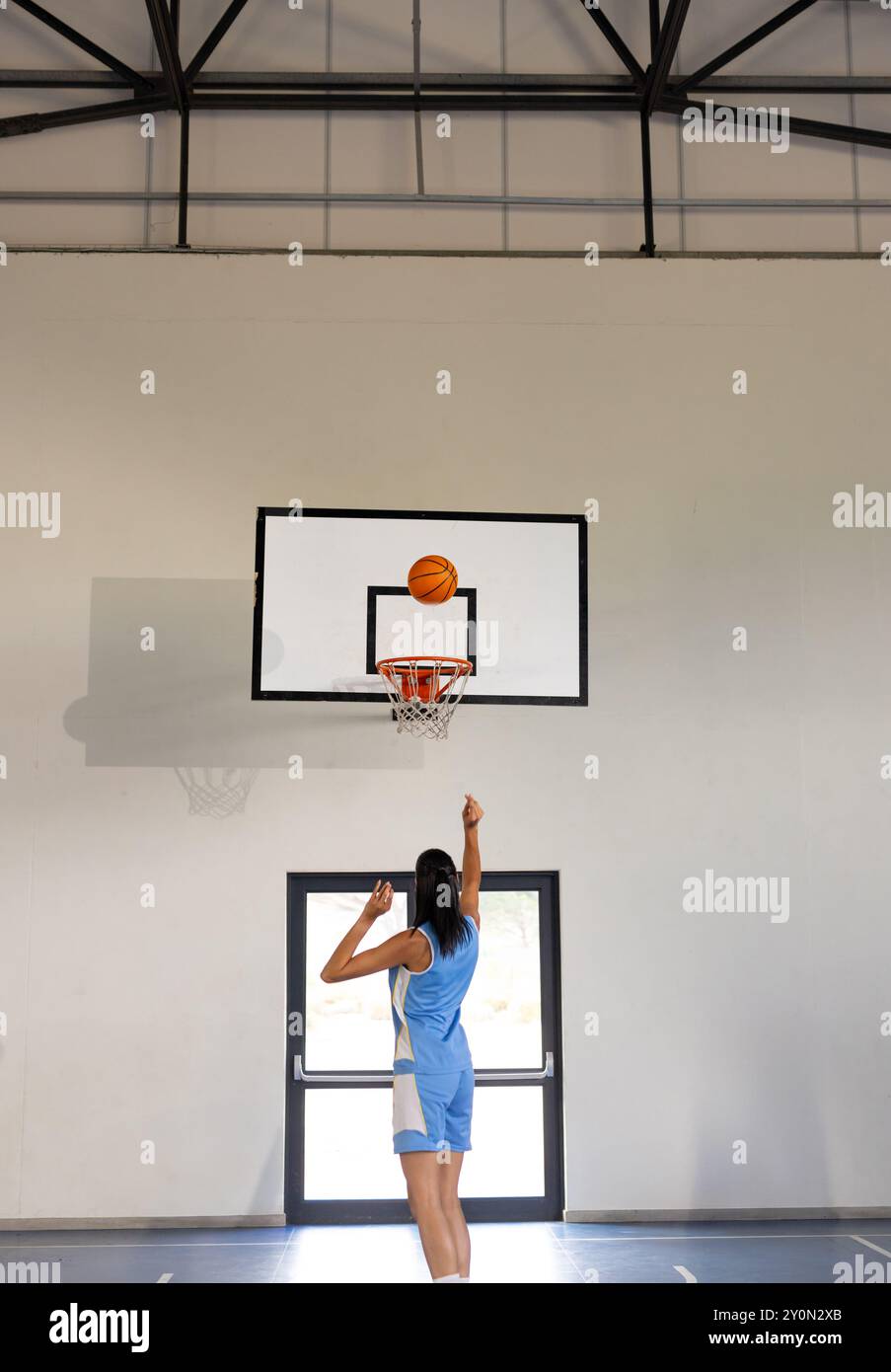 African american woman playing basketball hi-res stock photography and ...