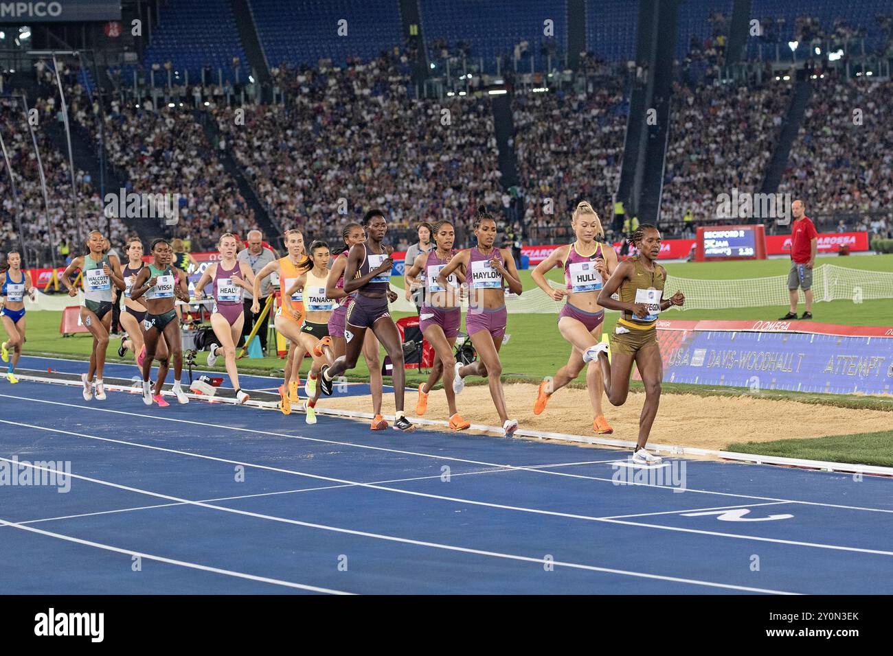 The olympic champion Faith Kipyegon (Kenya) leads the group of 1500m ...